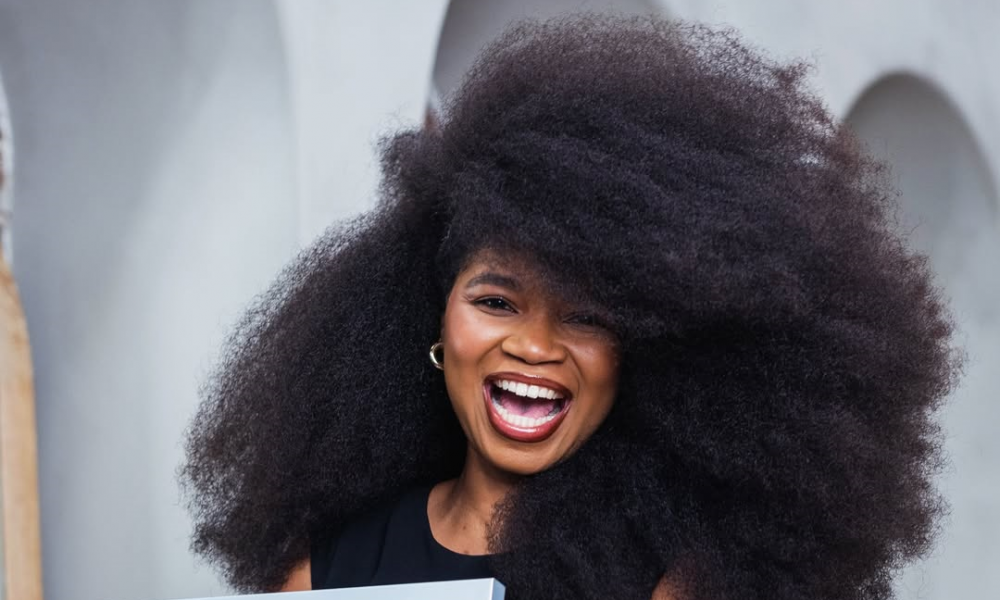 NY Woman Sets World's Largest Afro Record! - Stars are made